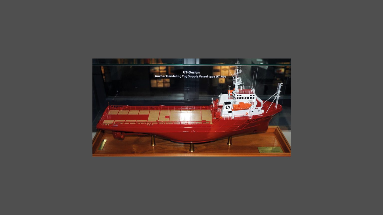 UT-704- skipsdesignet som forandra kysten - Ulstein Historielag